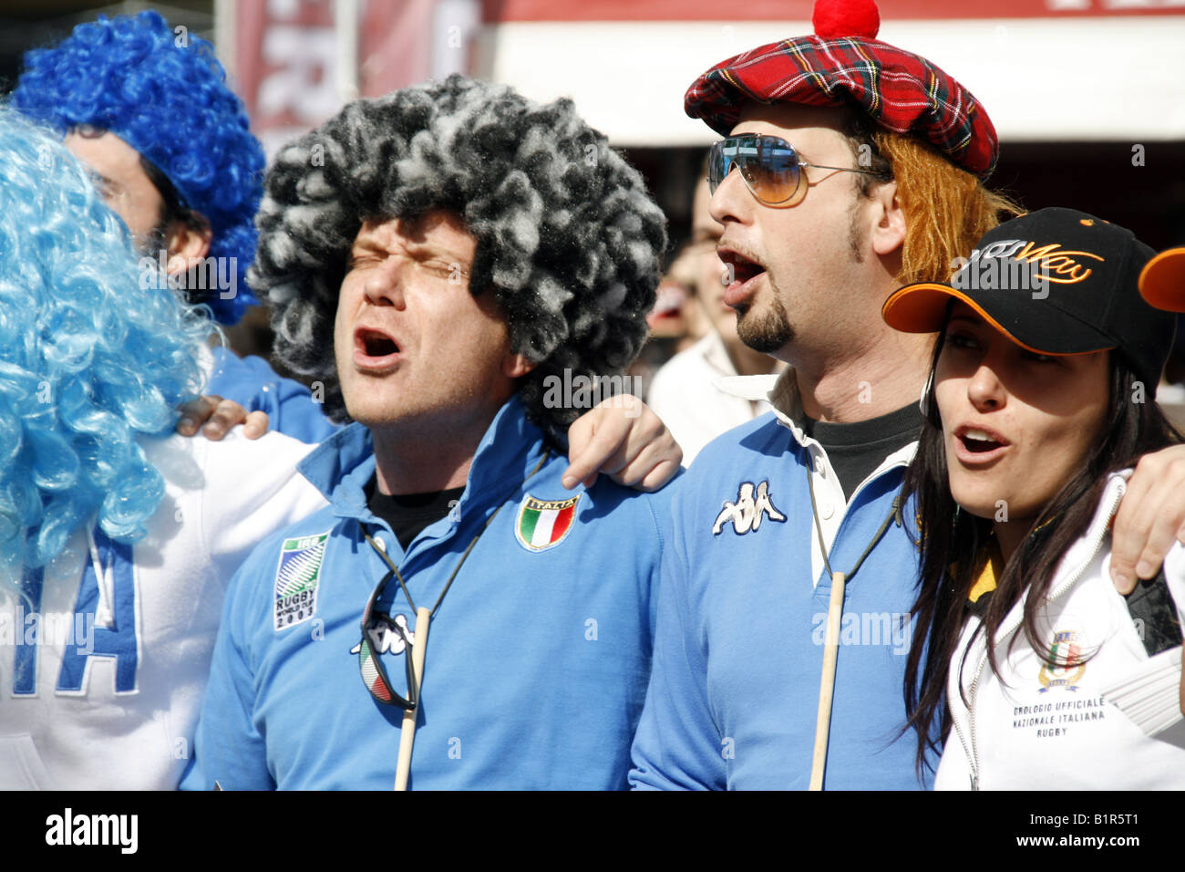 Rugby supporters singing anthem hi-res stock photography and images - Alamy