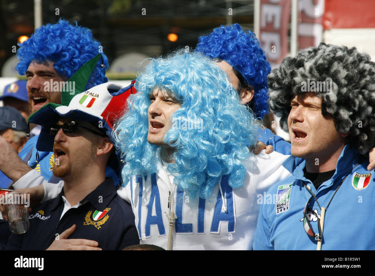 italian rugby fans singing in rome for the six nations match versus ...