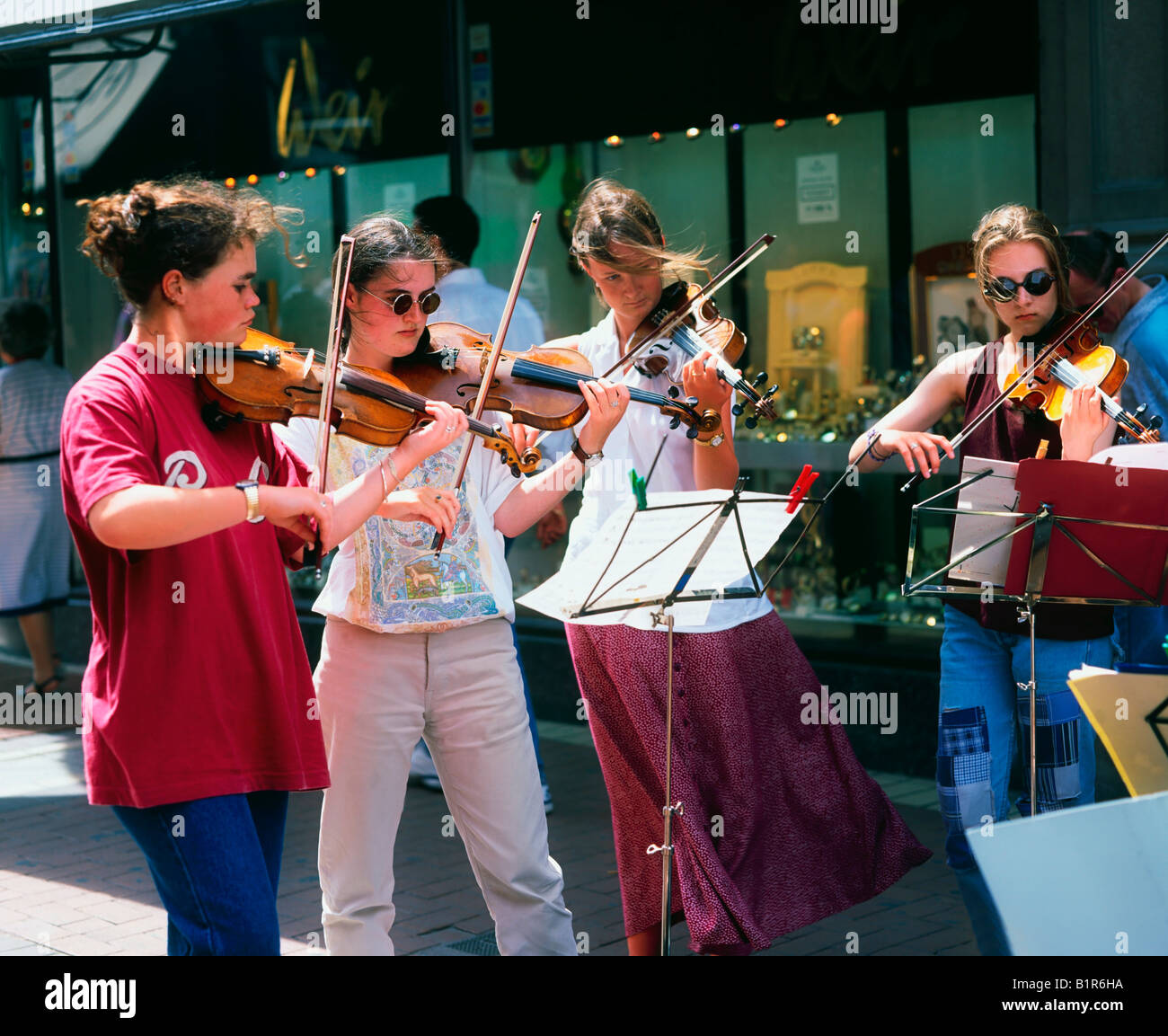 Dublin, Co Dublin, Ireland, Buskers in Grafton Road Stock Photo - Alamy
