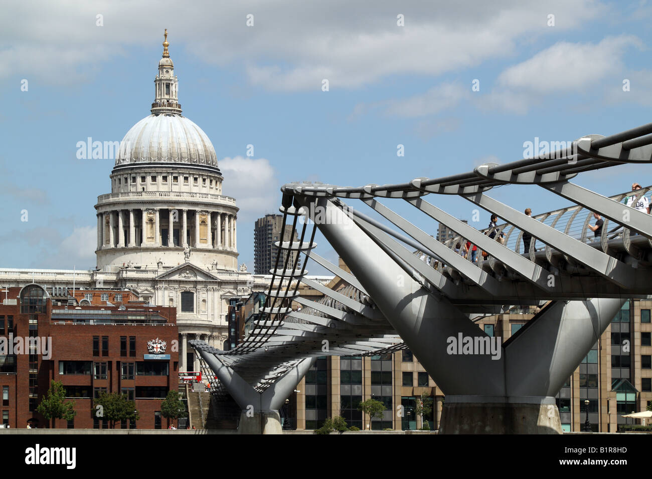 The Millenium footbridge spanning the river Thames between St Pauls ...