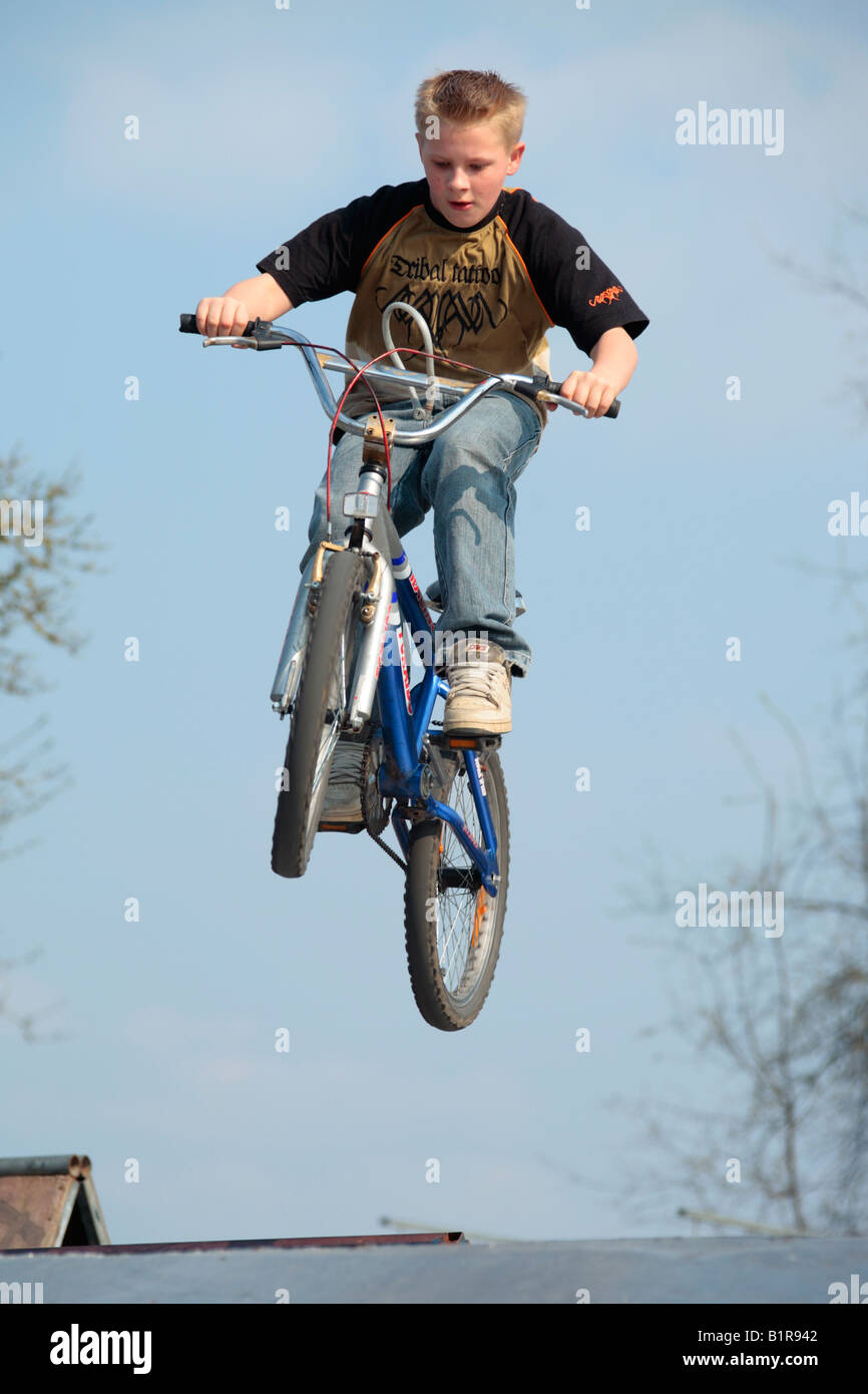 Kid bike ramp hi-res stock photography and images - Alamy