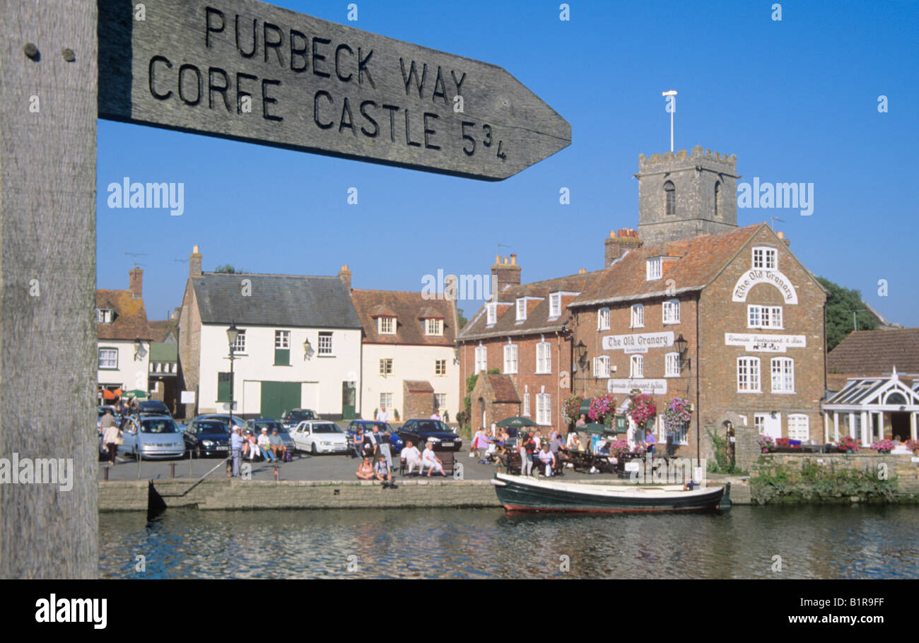 Footpath Sign & Wareham Quay Stock Photo - Alamy