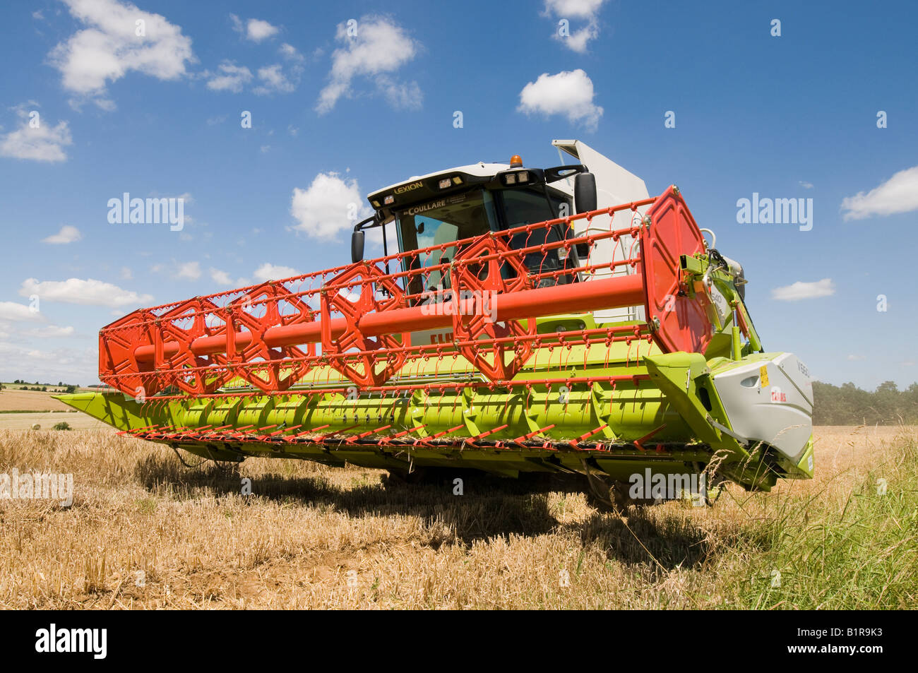 First outing of new "Claas Lexion 540" combine harvester, sud-Touraine ...