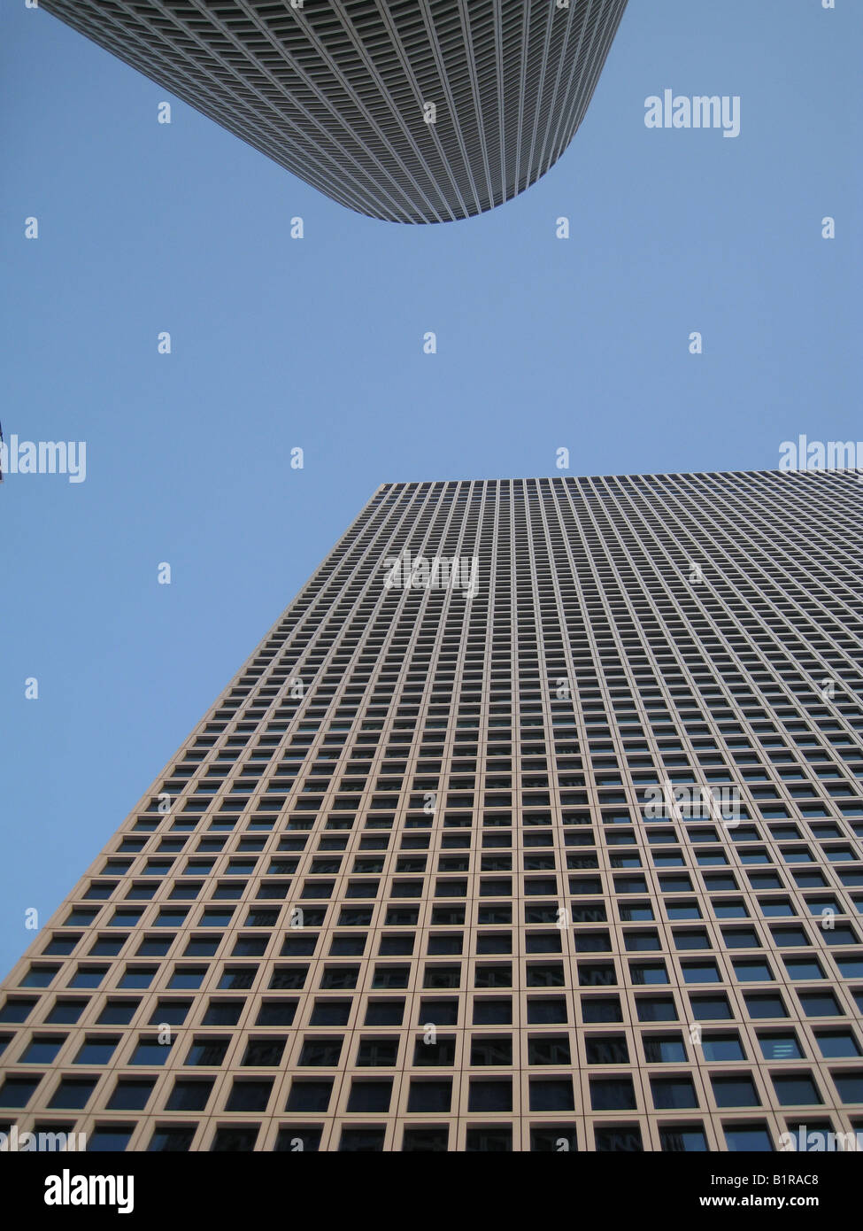Israel tel aviv azrieli vertical hi-res stock photography and images ...