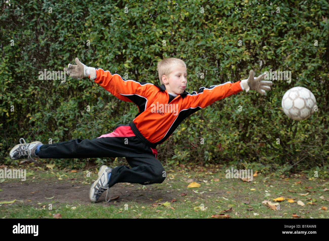 Goal keeper gloves hi-res stock photography and images - Alamy