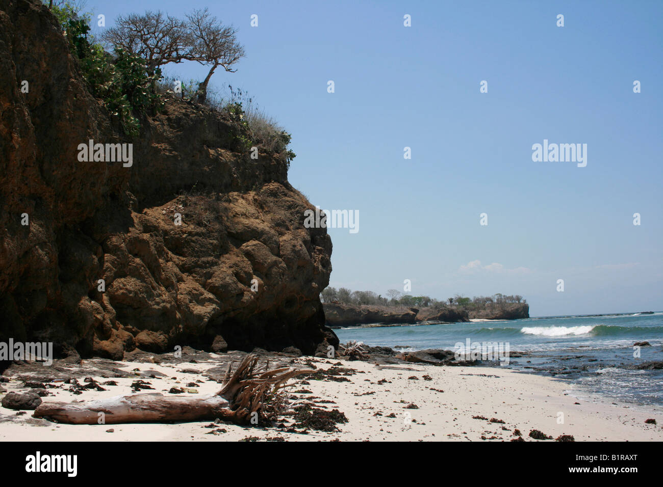 Deserted tropical beach on the Pacific coast of Mexico Stock Photo - Alamy
