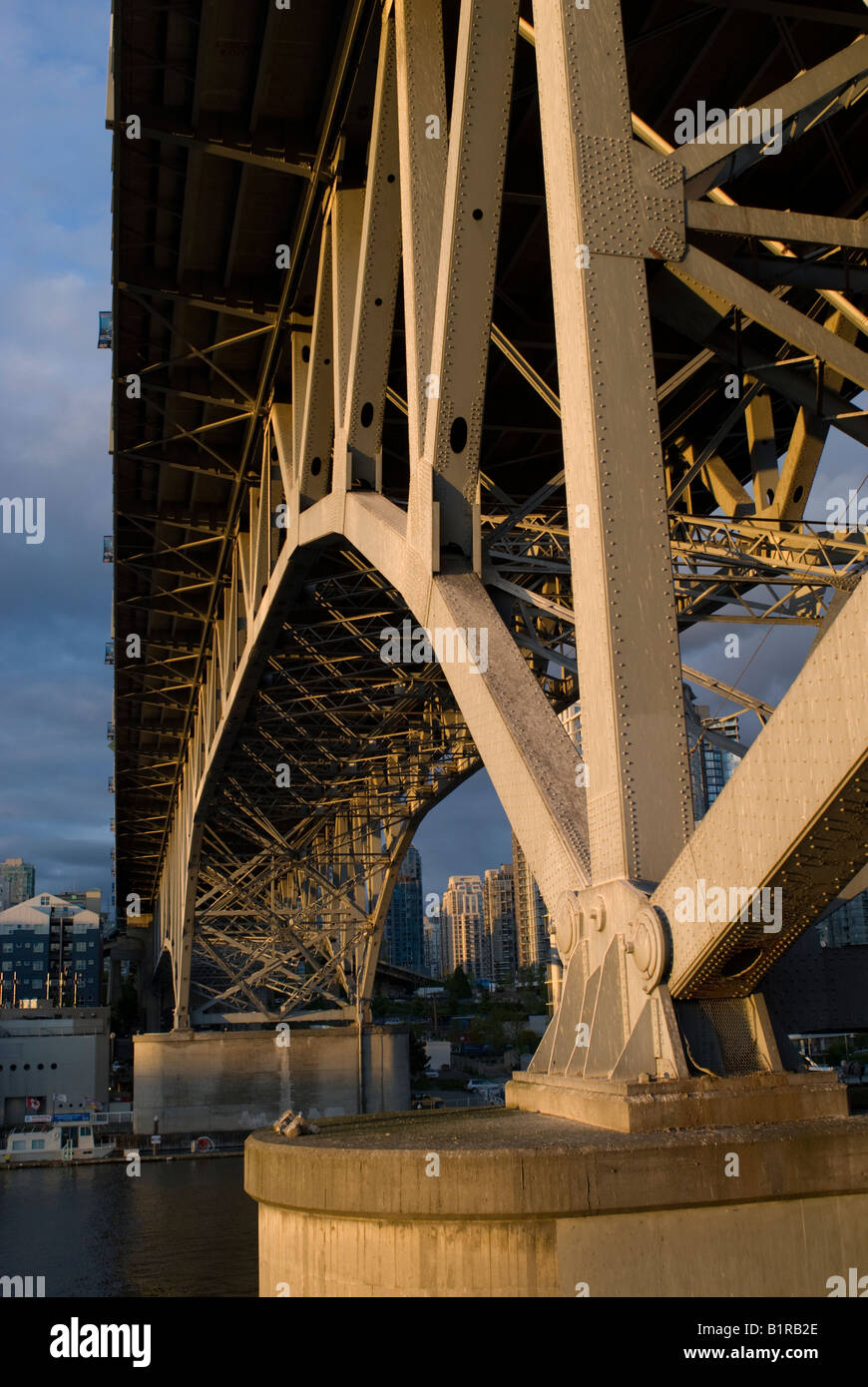 Bridge footings hi-res stock photography and images - Alamy