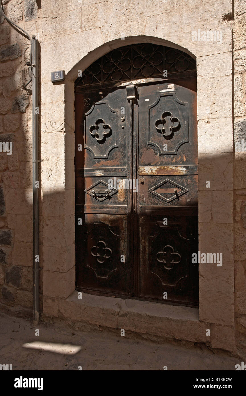 Hama Syria ancient back street iron door Stock Photo - Alamy
