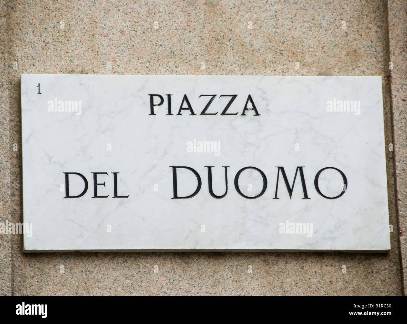 Doumo of milan hi-res stock photography and images - Alamy