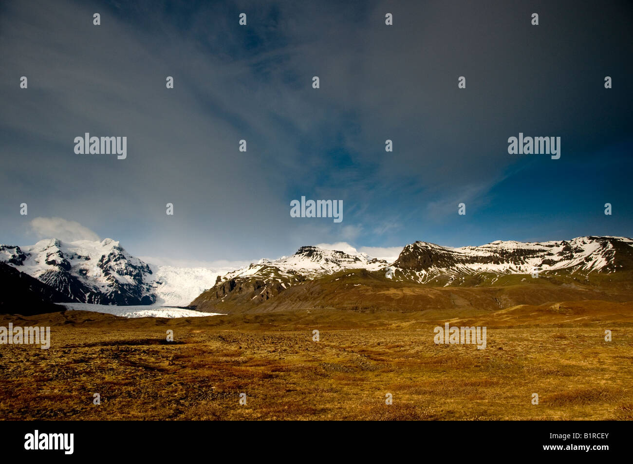 Snow covered Hafrafell mountain. Skaftafell National Park. Iceland ...
