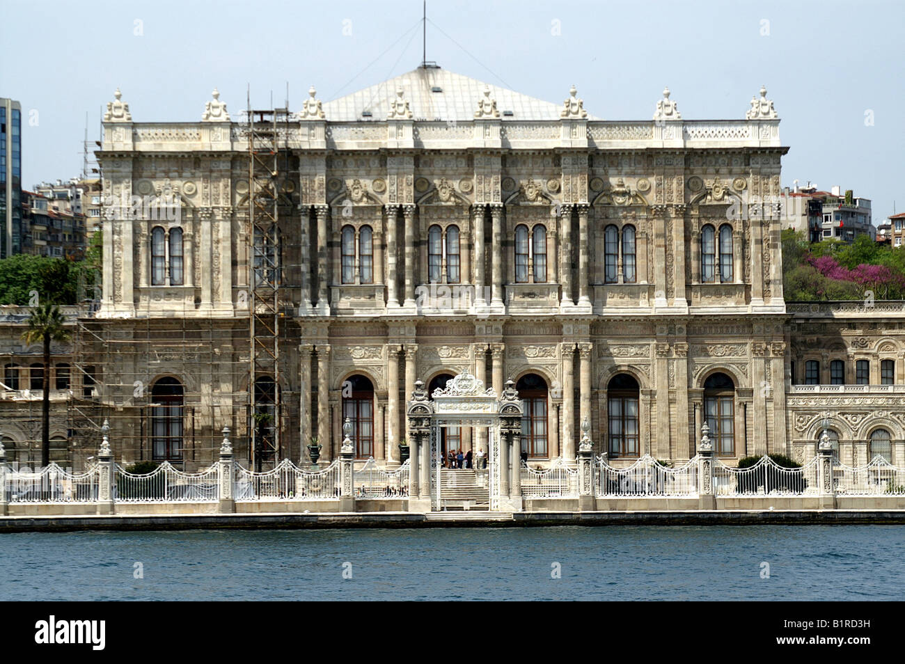 Dolmabahce palace gate to Bosphorous waterfront Stock Photo - Alamy