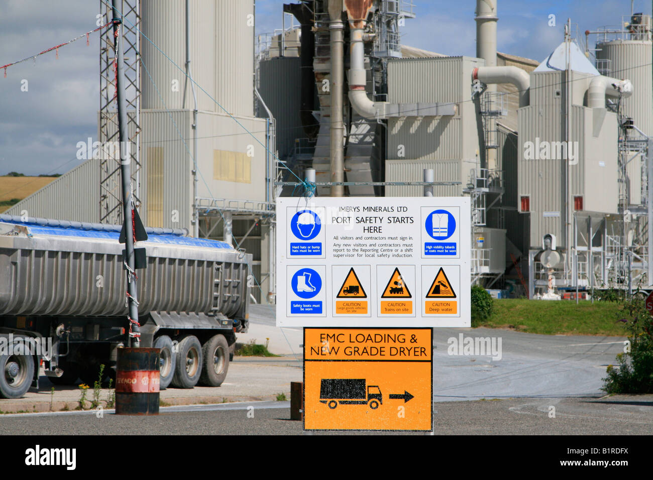 lorries at par docks cornwall england uk gb Stock Photo - Alamy