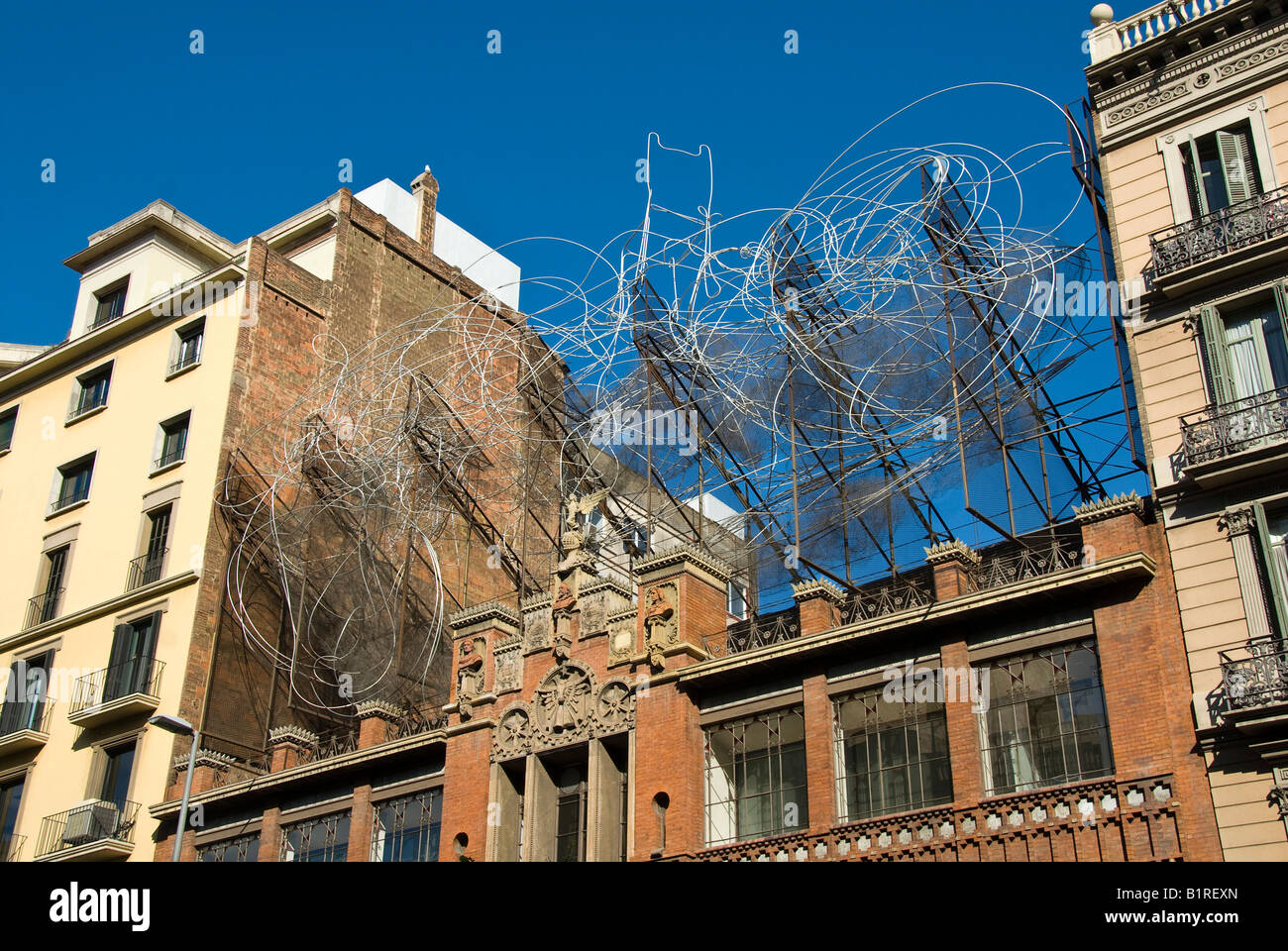 The work of art Nuvoi i Cadira, Cloud and Chair, crowning the Fundació ...