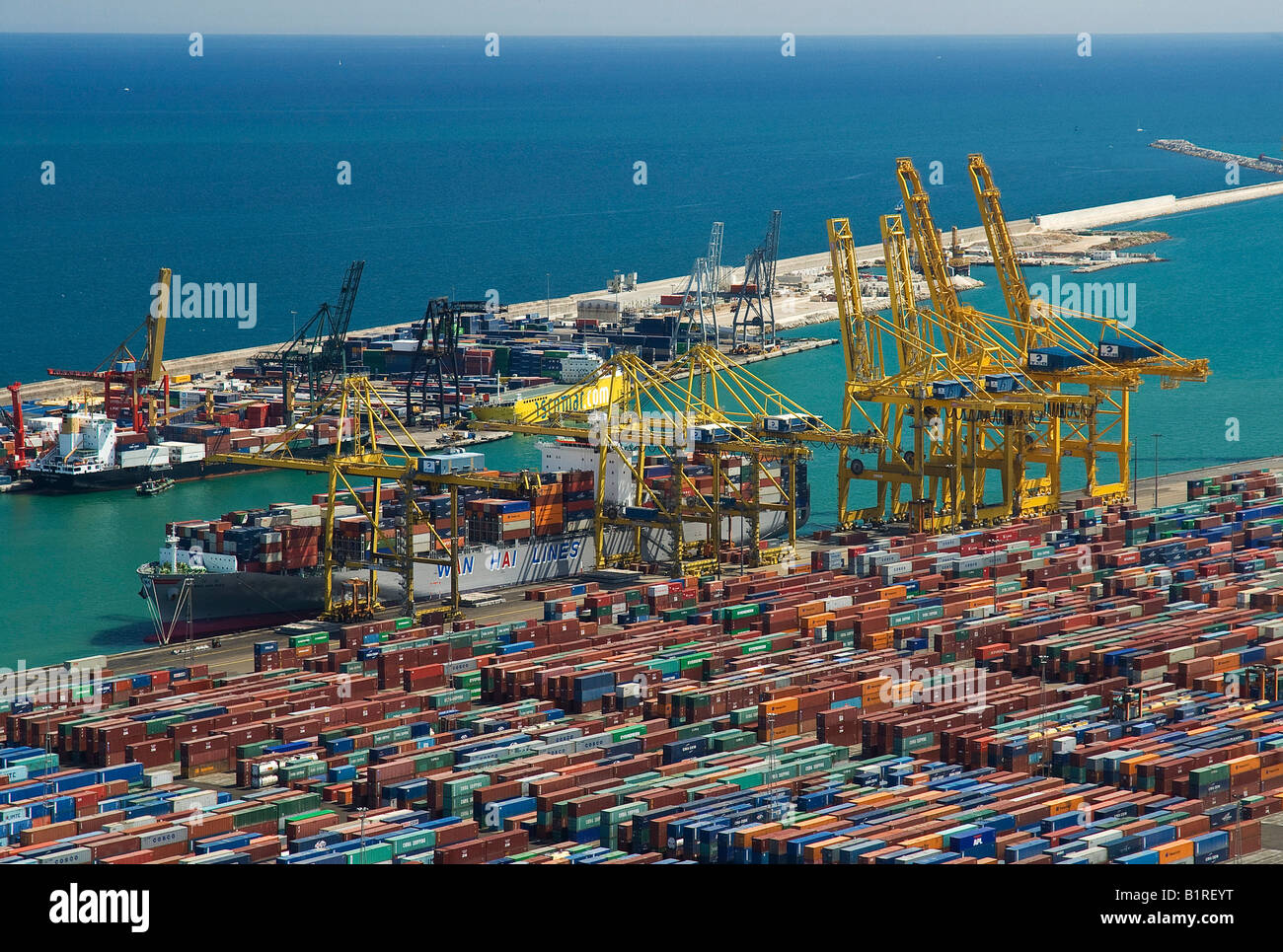 Barcelona docklands hi-res stock photography and images - Alamy
