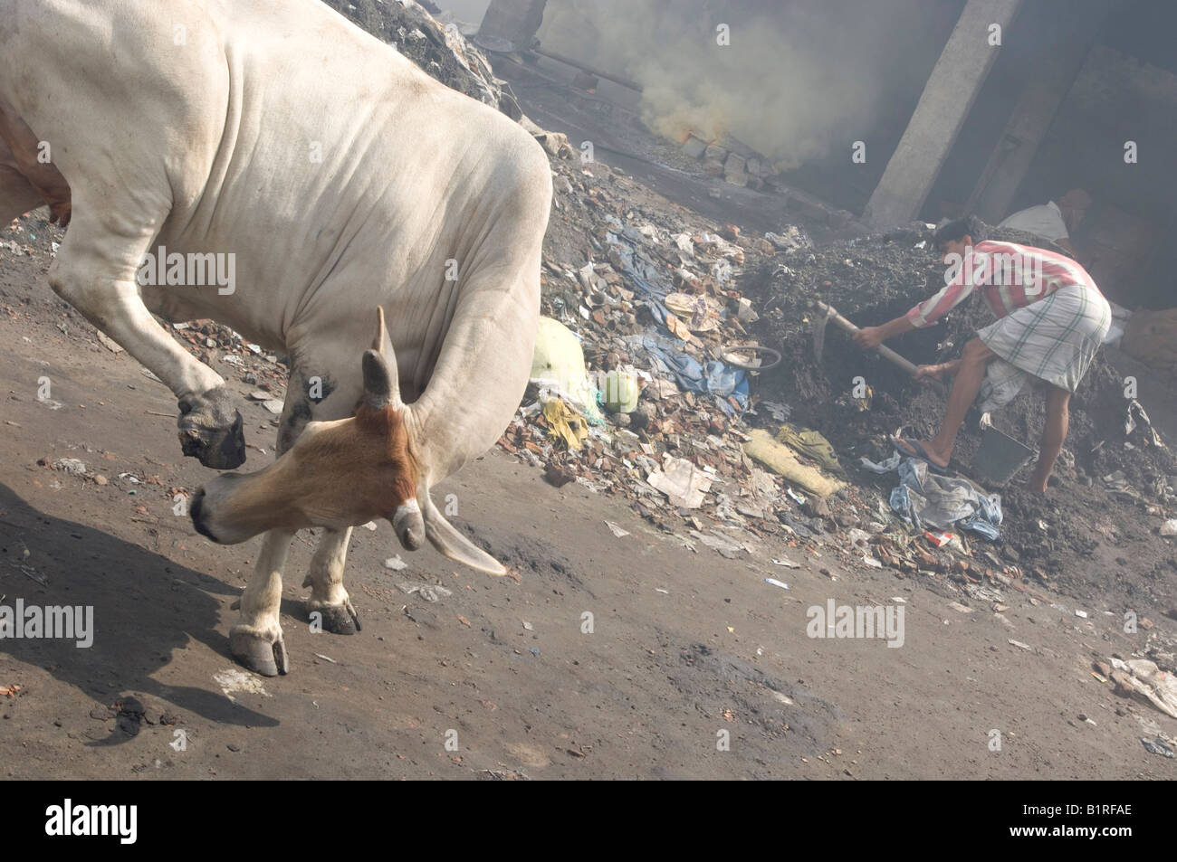 Indian day labourer at a metal recycling site in the slums of Howrah ...