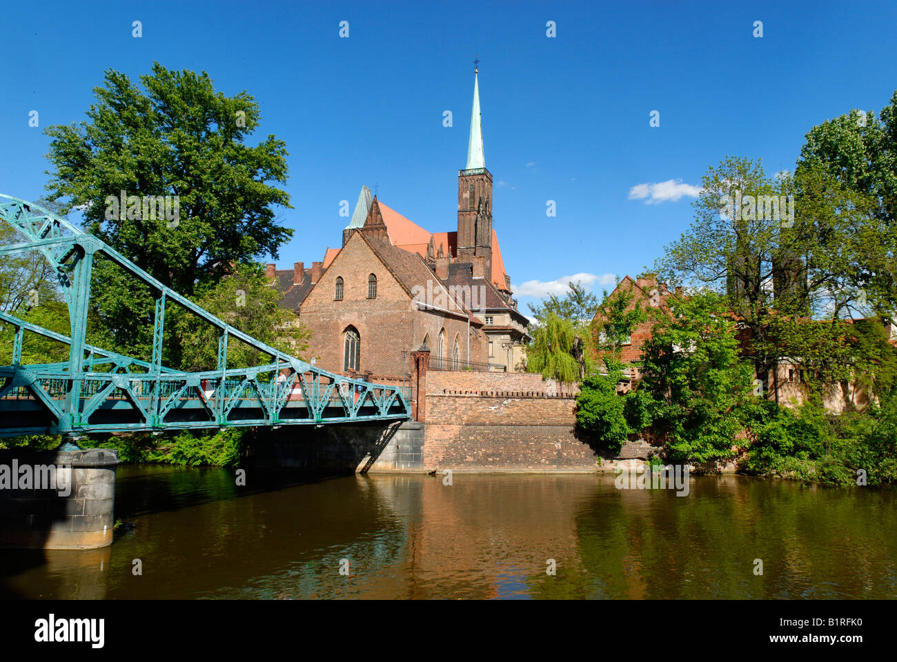 Tumski Bridge and Church of the Holy Cross on the river Oder, Wroclaw ...