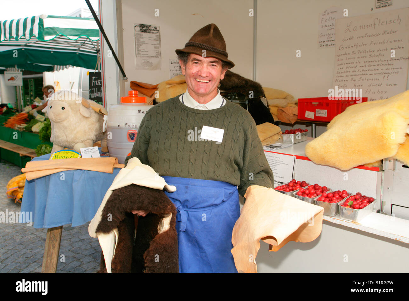 Furs goods hi-res stock photography and images - Alamy