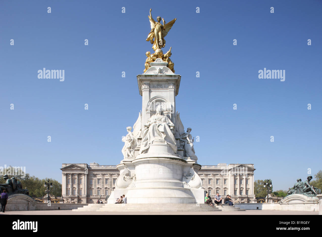 The Victoria Memorial in front of Buckingham Palace, London, England, Great Britain, Europe ...