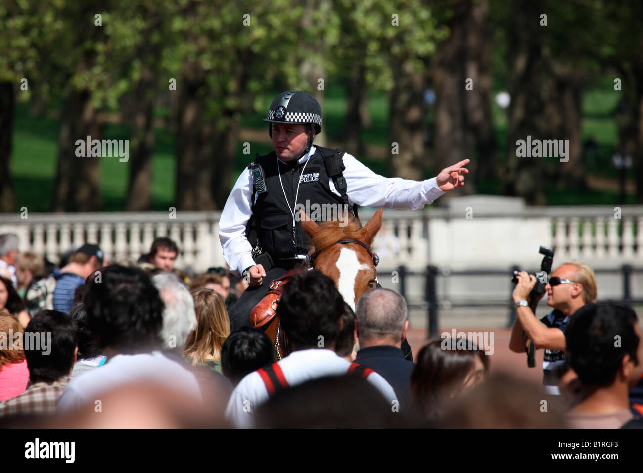 Police in front of Buckingham Palace, London, England, Great Britain ...