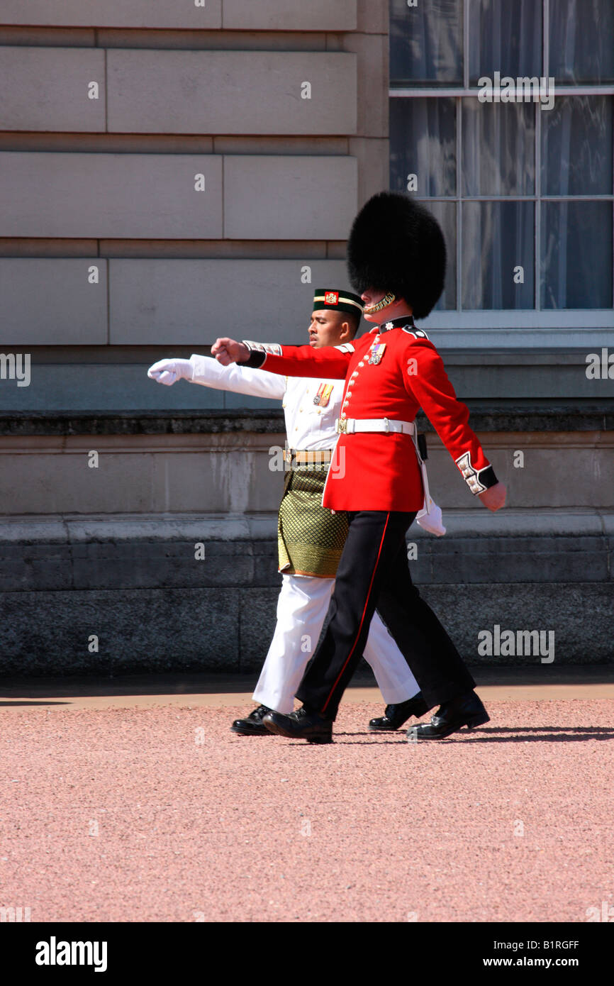 Royal Guard and Malaysian Guard in front of Buckingham Palace, London ...