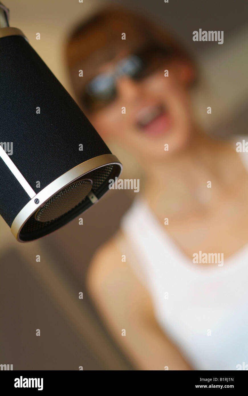 Feminine singer hi-res stock photography and images - Alamy