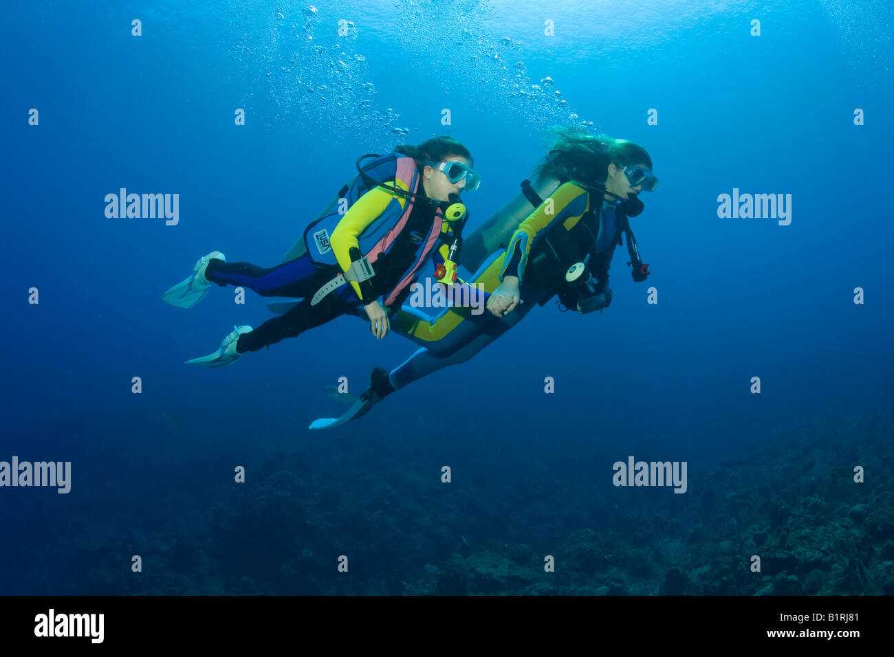 Scuba Diving Two Girls High Resolution Stock Photography and Images - Alamy