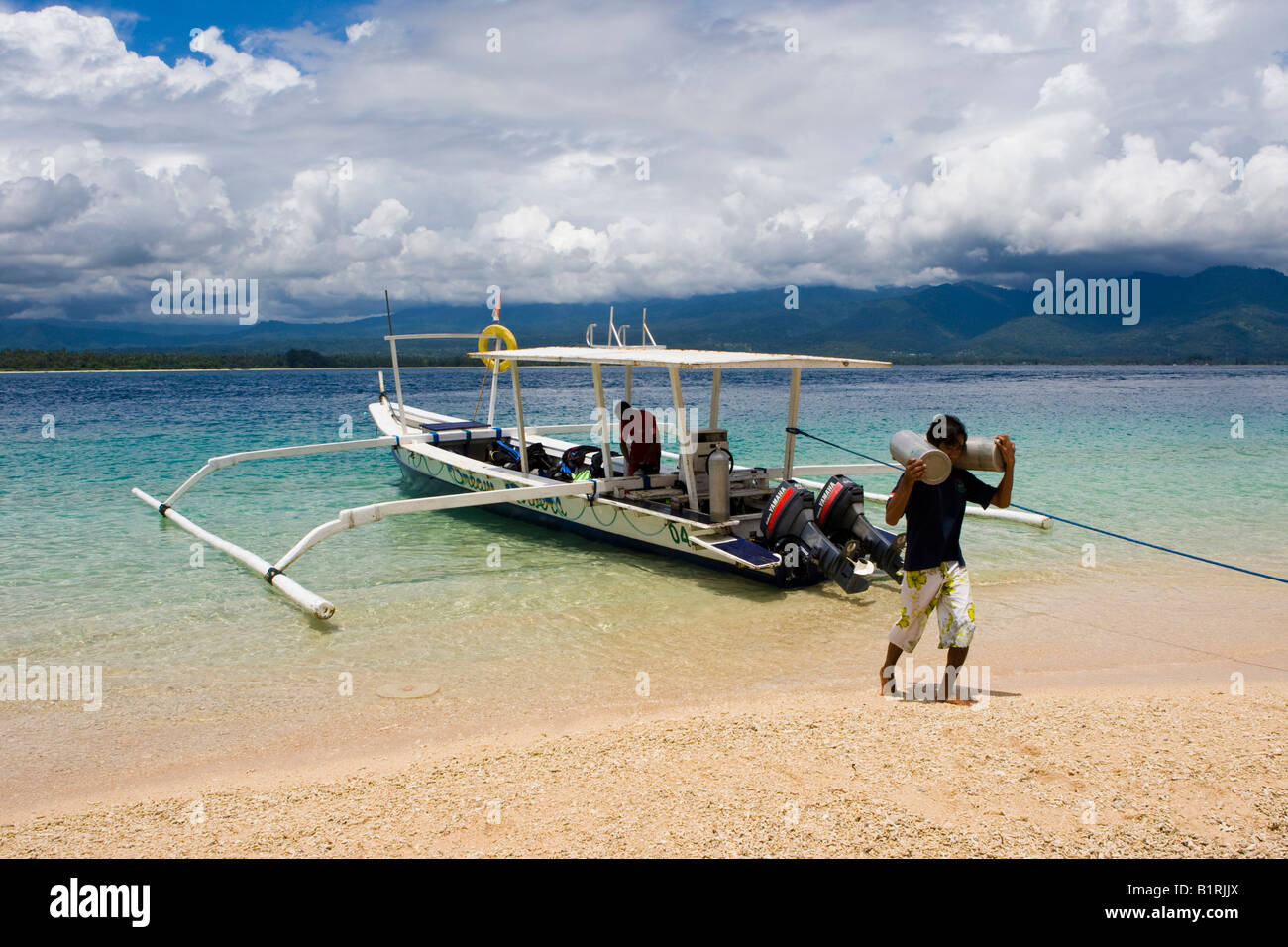 Diving vessels hi-res stock photography and images - Alamy