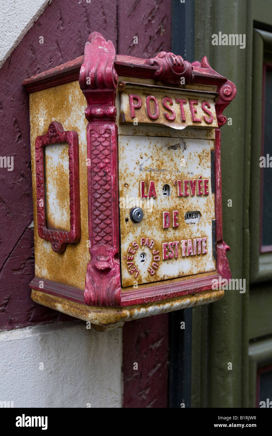 Historischer briefkasten hi-res stock photography and images - Alamy