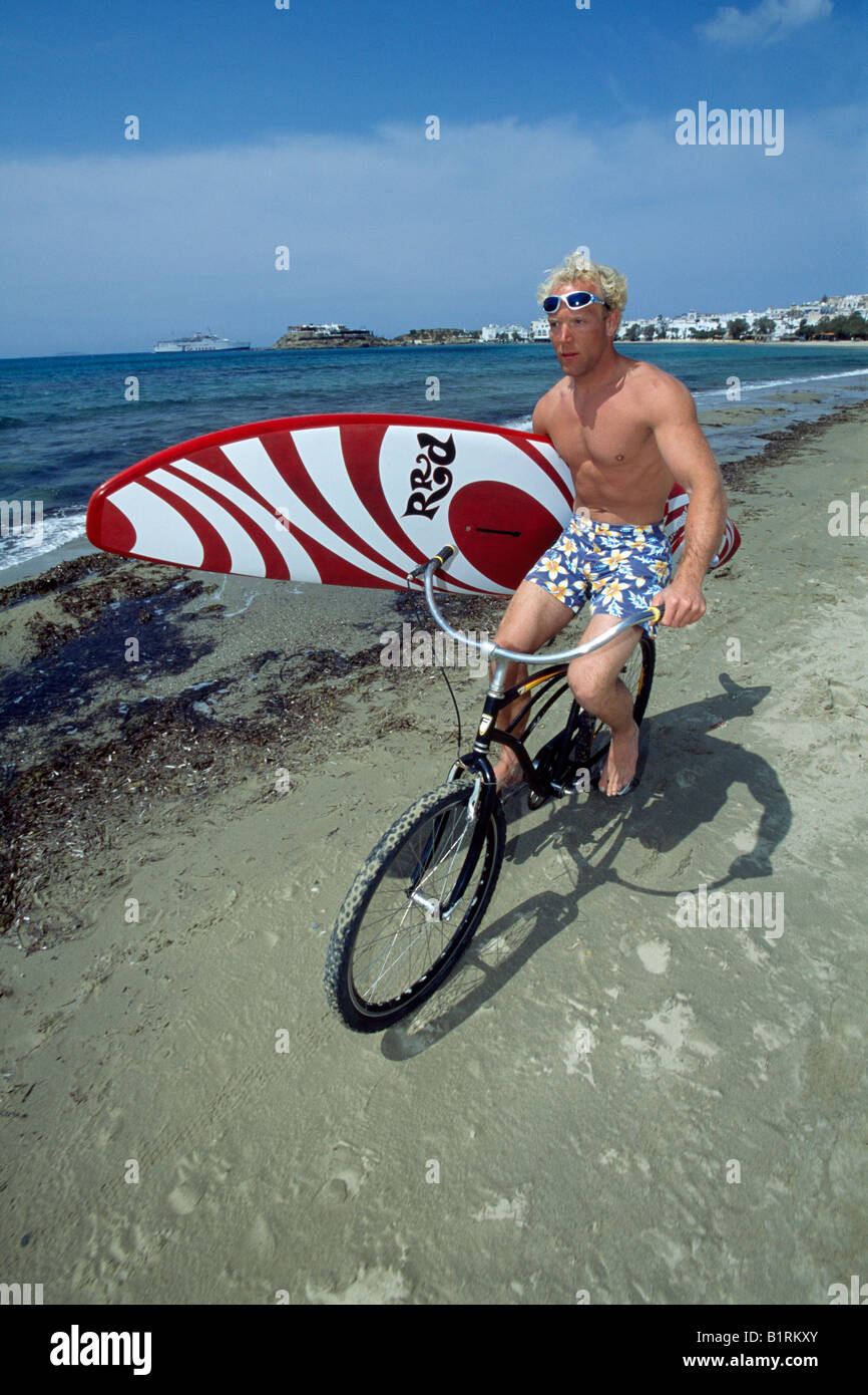 Surfers bicycle hi-res stock photography and images - Alamy