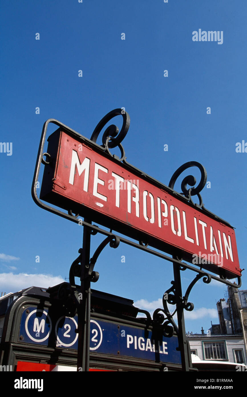 Metro schild paris hi-res stock photography and images - Alamy