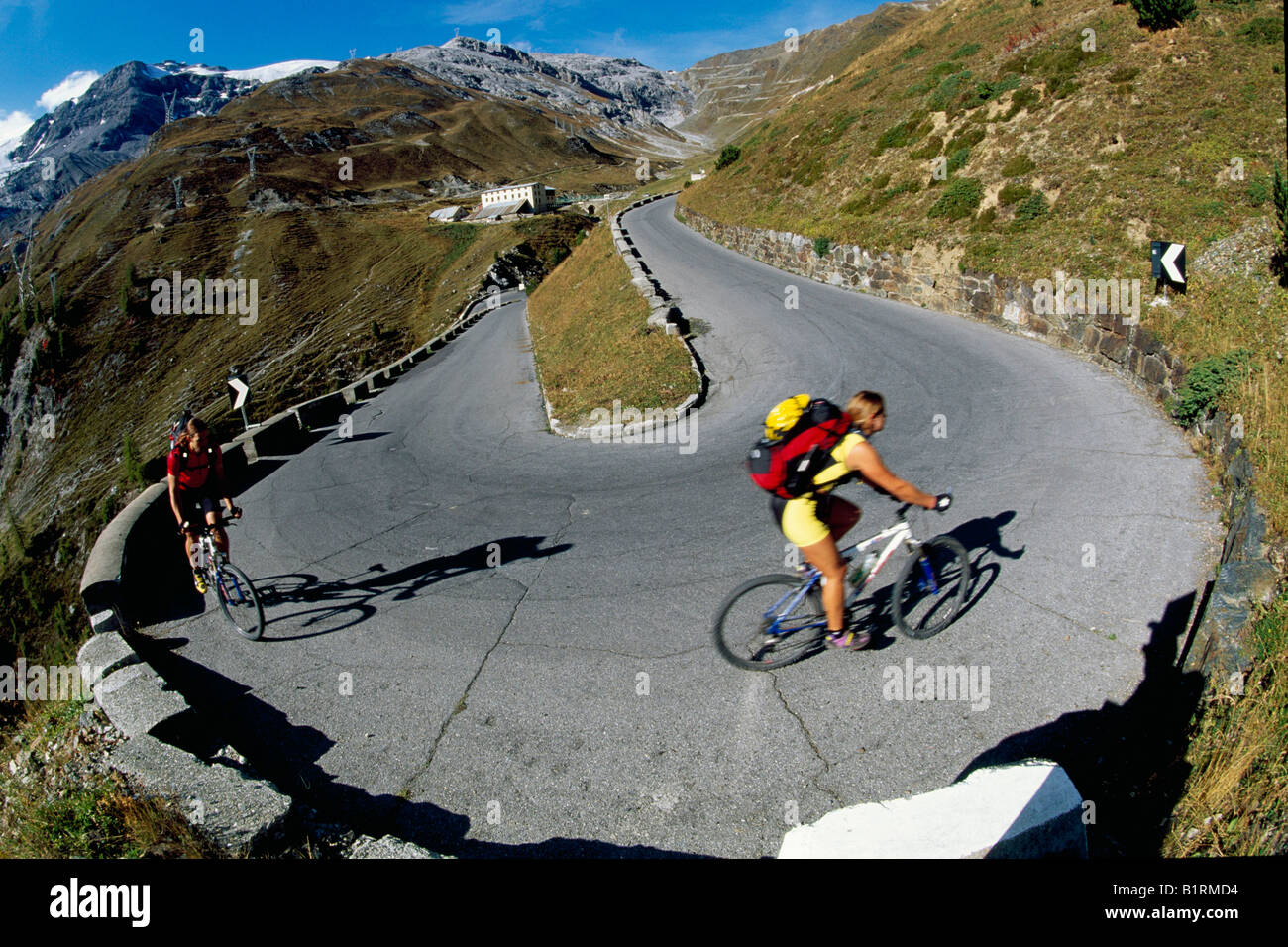 Stelvio pass cyclist hi-res stock photography and images - Alamy