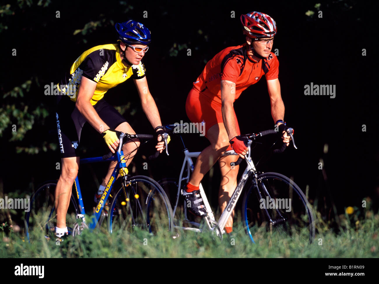 Zwei rennradfahrer hi-res stock photography and images - Alamy