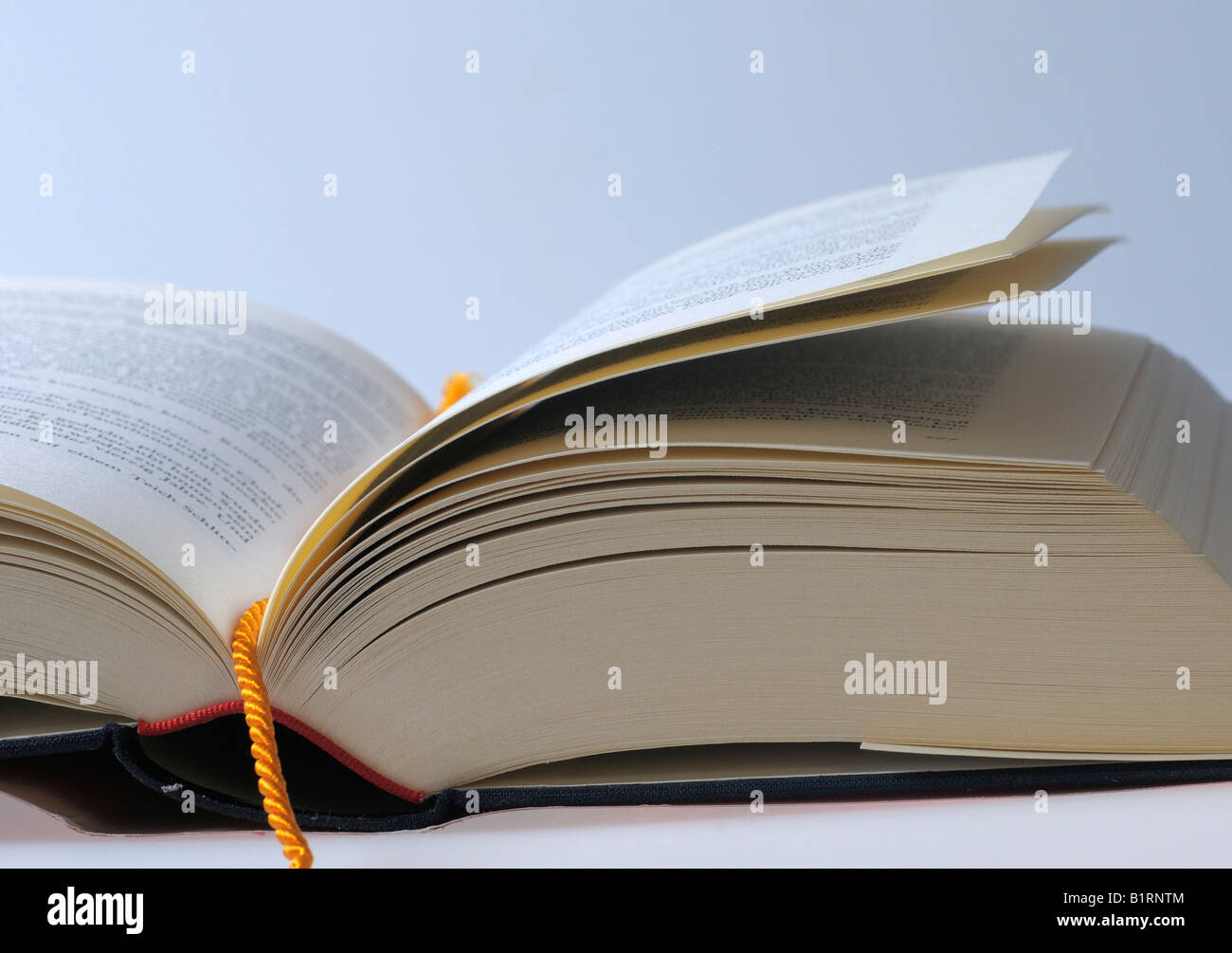 Open opened book hi-res stock photography and images - Alamy