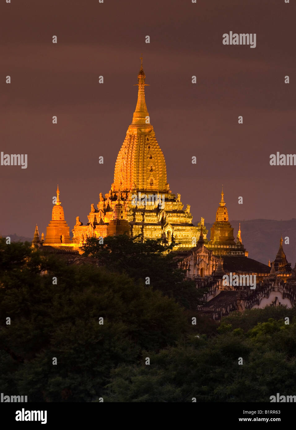 Ananda Temple at dusk, Bagan, Burma, Myanmar, Southeast Asia Stock ...