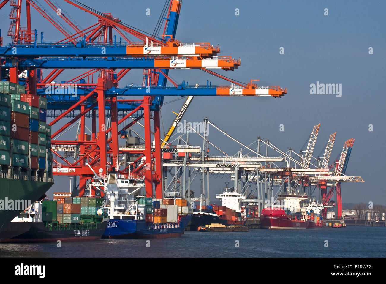 Container ship at the Eurokai container terminal, Hamburg Harbour ...