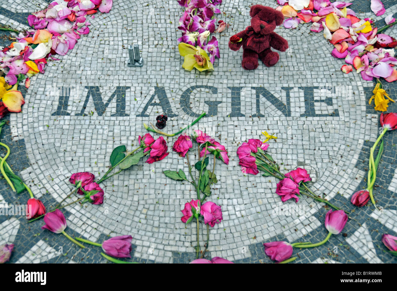 Adorned memorial to John Lennon, Strawberry Fields, Central Park, New ...
