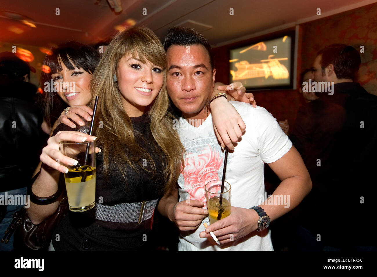 People partying in the China Lounge in the Reeperbahn red-light ...