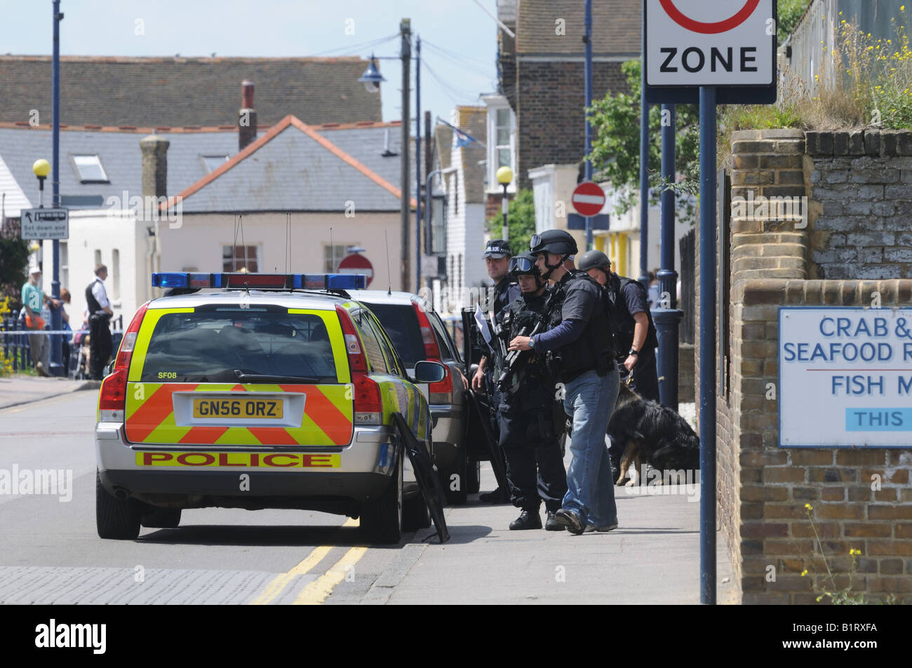 Armed seige hi-res stock photography and images - Alamy