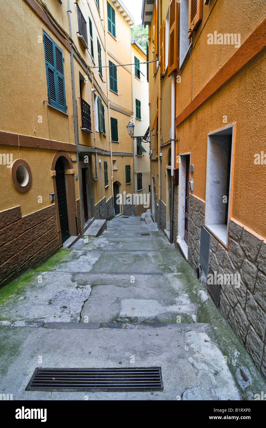 Narrow alley in Vernazzo, Liguria, Cinque Terre, Italy, Europe Stock ...