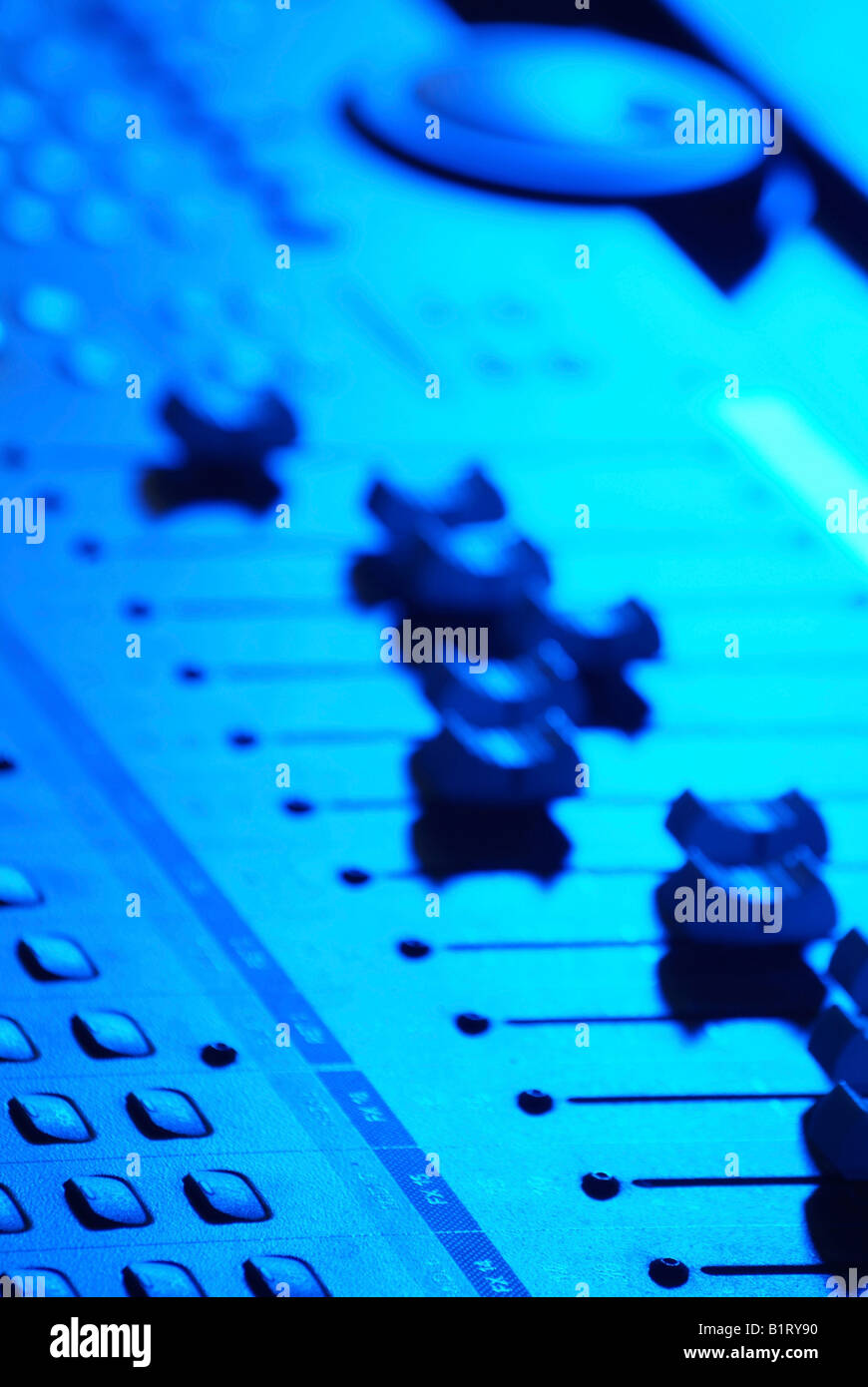 Slide controls, scroll bars, faders, professional mixing console ...