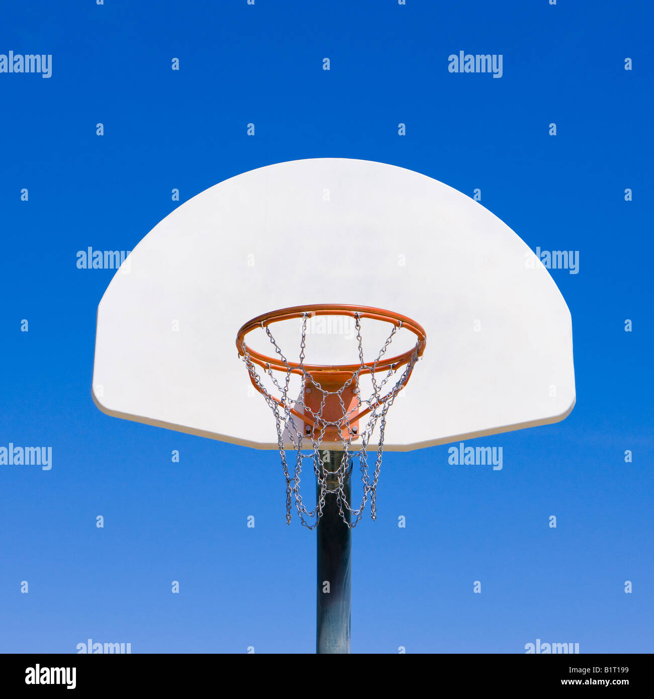 A simple view of a basketball backboard and hoop Stock Photo - Alamy
