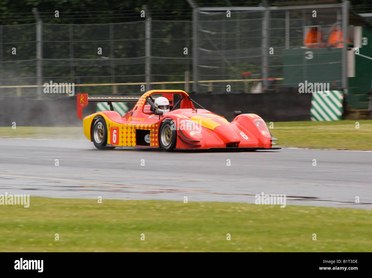 A V de V Radical SRS Sports Racing Car Exits Old Hall Corner at Oulton ...