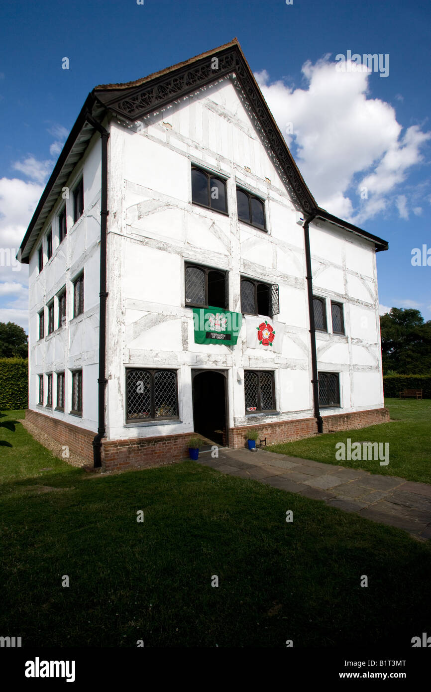 English hunting lodge hi-res stock photography and images - Alamy
