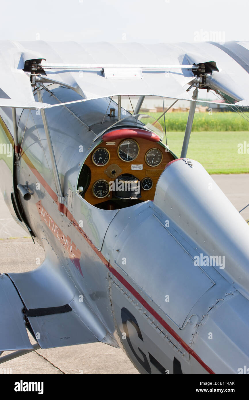 Arrow Active 2 G-ABVE close-up of cockpit and instruments Stock Photo ...