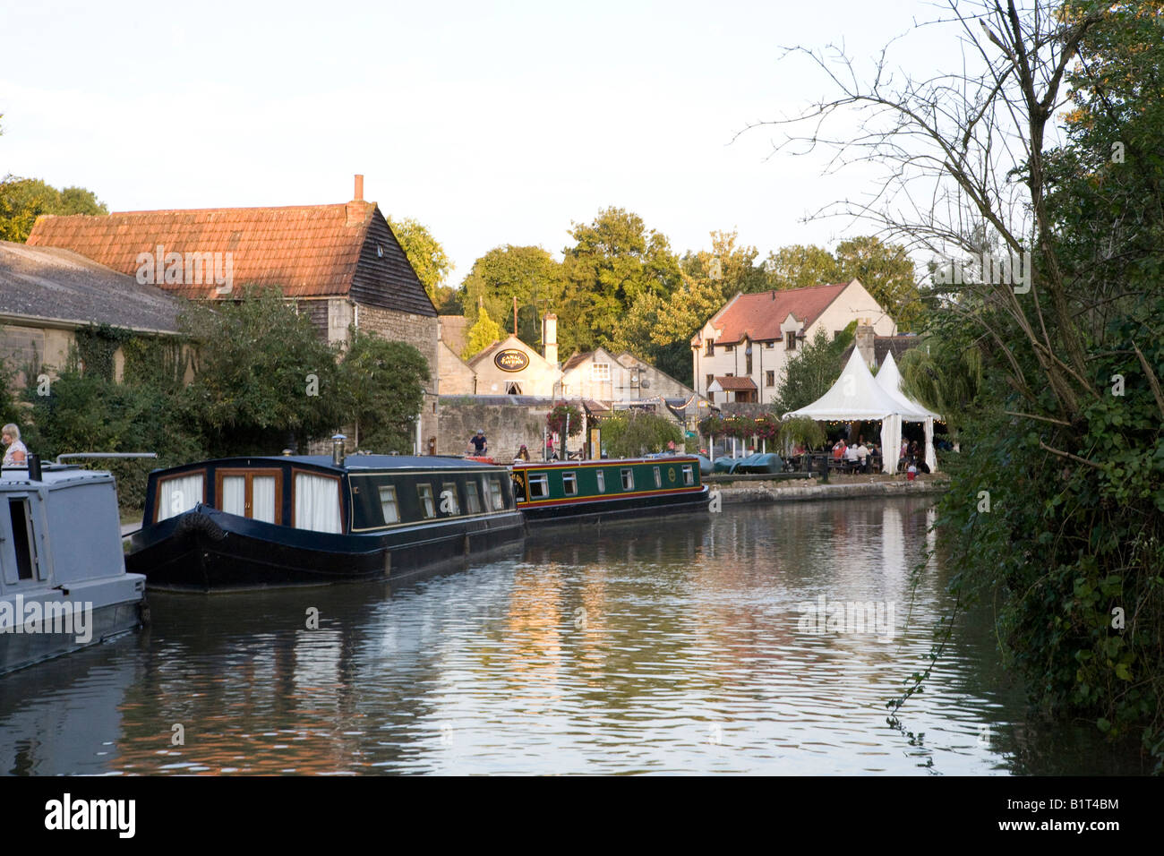 Kennet and Avon canal Stock Photo - Alamy