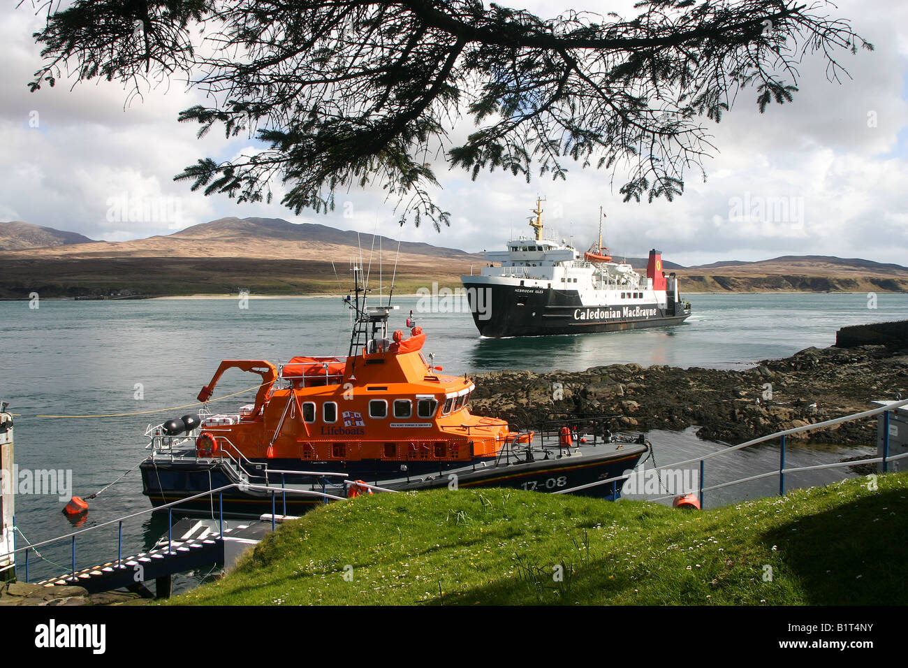 Caledonian MacBrayne ferry MV Hebidean Isles passes the Islay based ...