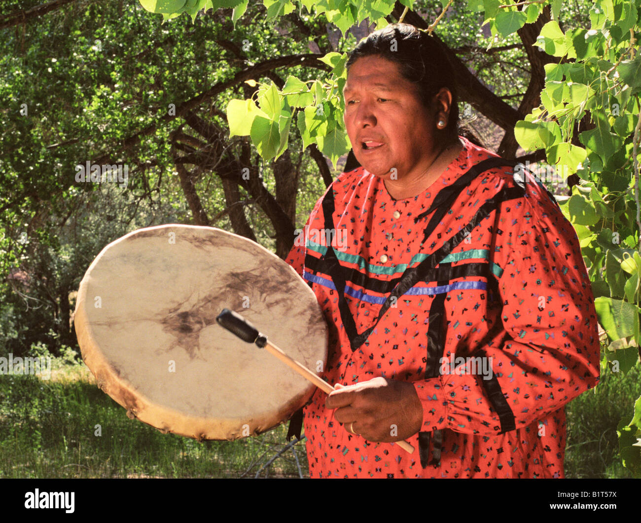 Travis Terry plays the drum in Canyon de Chelly Stock Photo - Alamy