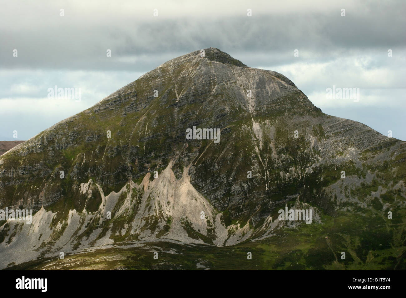 Looking north onto Stob Ban from Garbh Bheinn Stock Photo - Alamy
