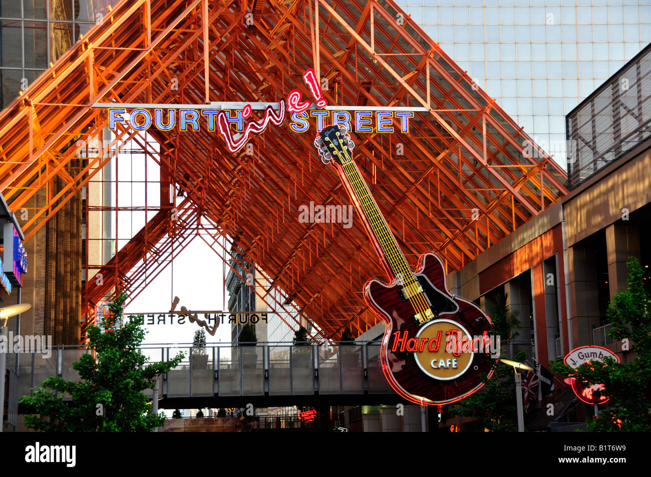 Fourth Street Live restaurant and entertainment district downtown ...