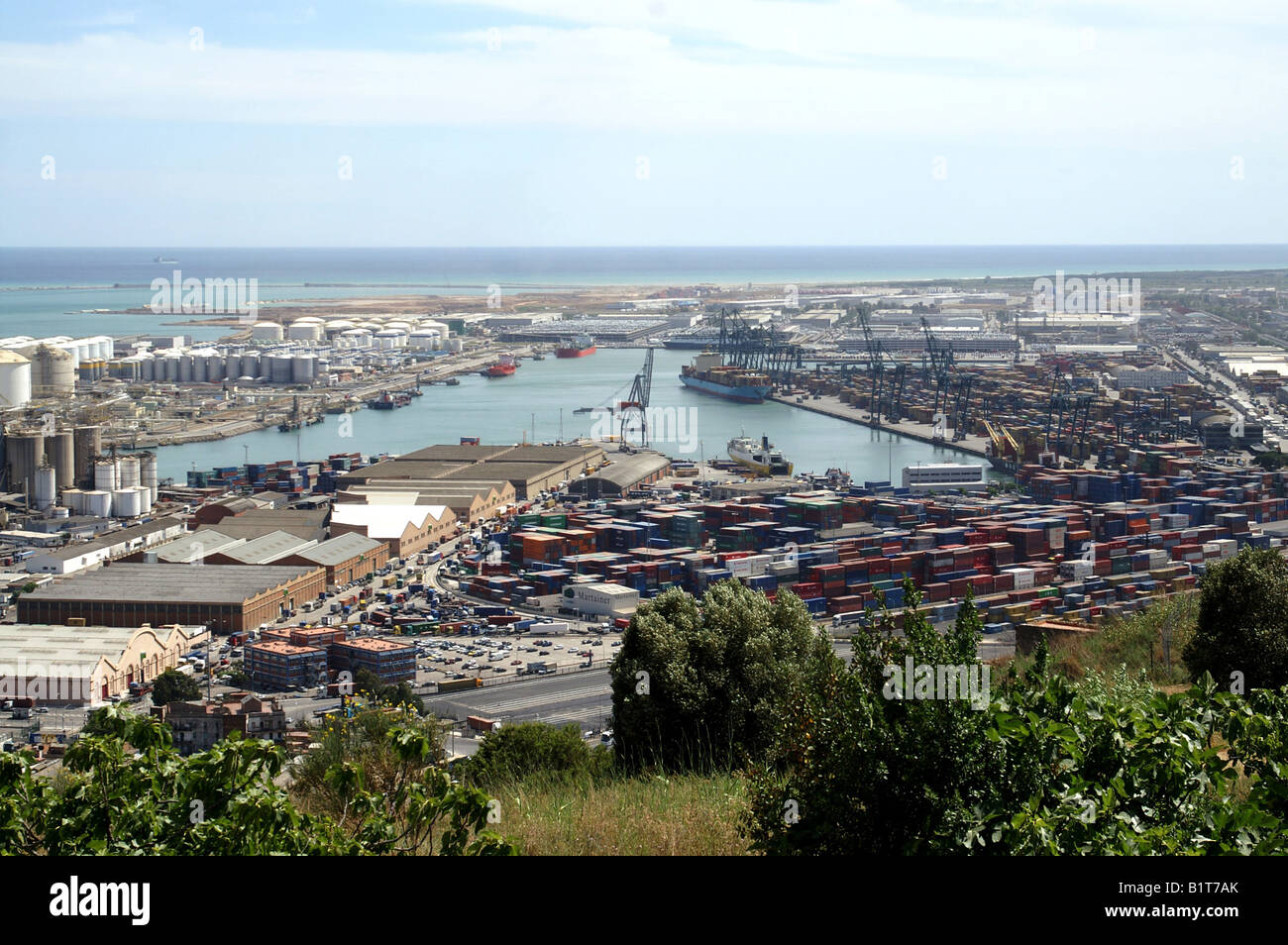 Ship grain silo barcelona hi-res stock photography and images - Alamy